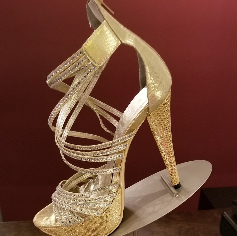 Nwot Ellie Stunning Gold Platforms - Gem